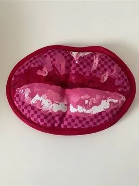 MacKenzie-Childs | Kitchen | Mackenziechilds Pucker Up Lips Pot Holder ...